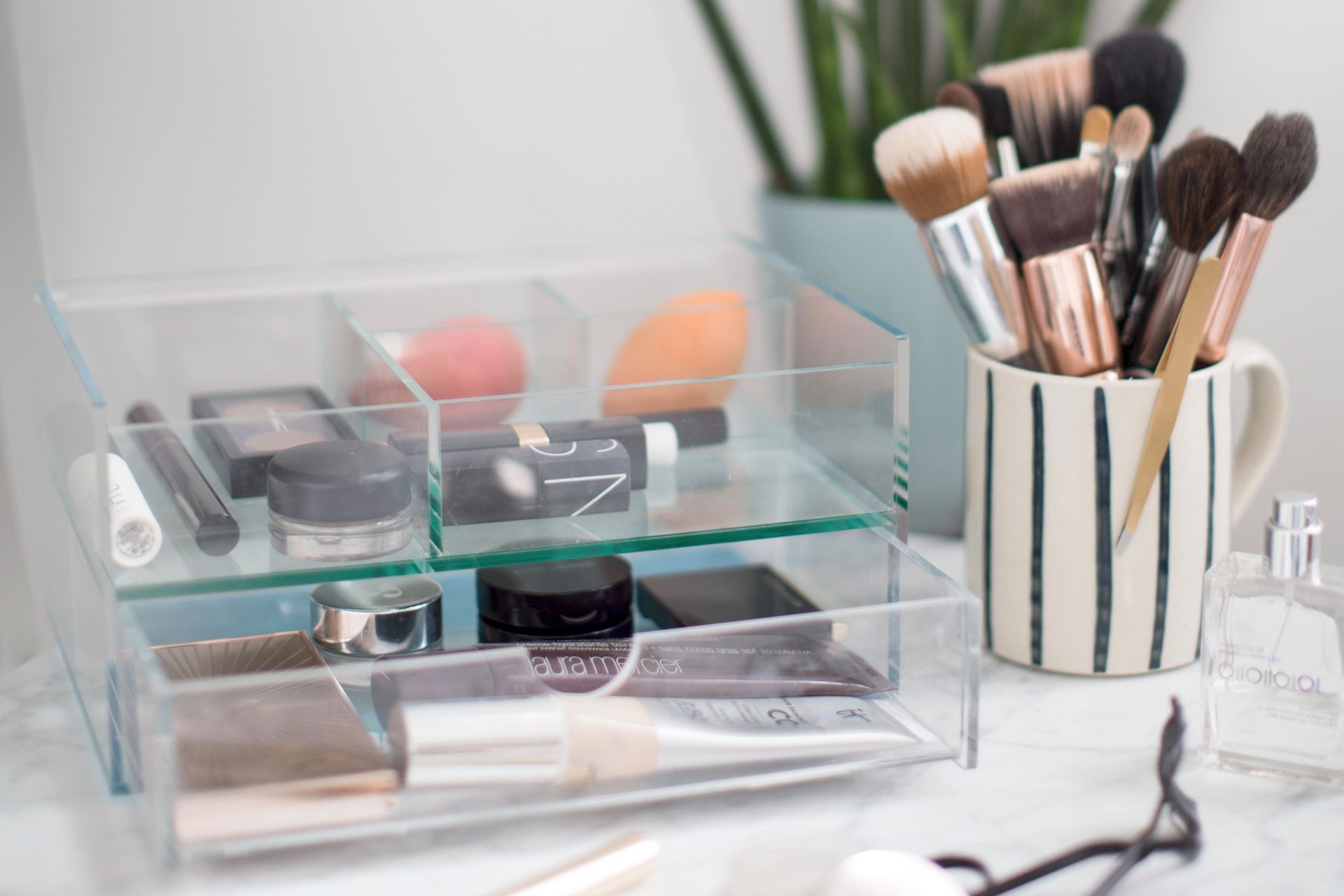Five Ways To Store Your Everyday Makeup – The Anna Edit